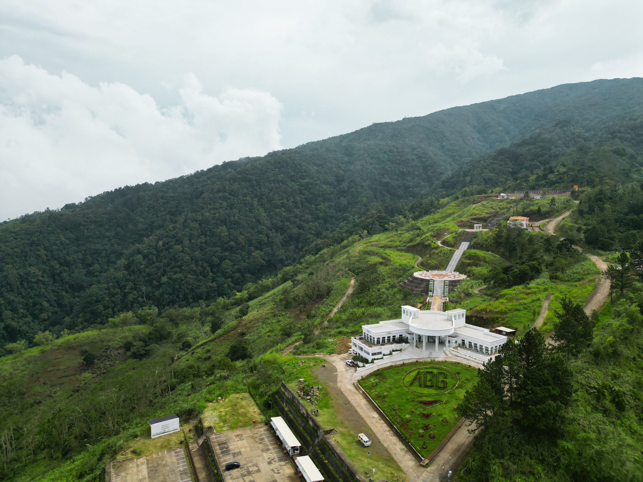 Discover Hoyohoy View Deck: Tangub City’s Breathtaking Mountain Escape - Leandrones